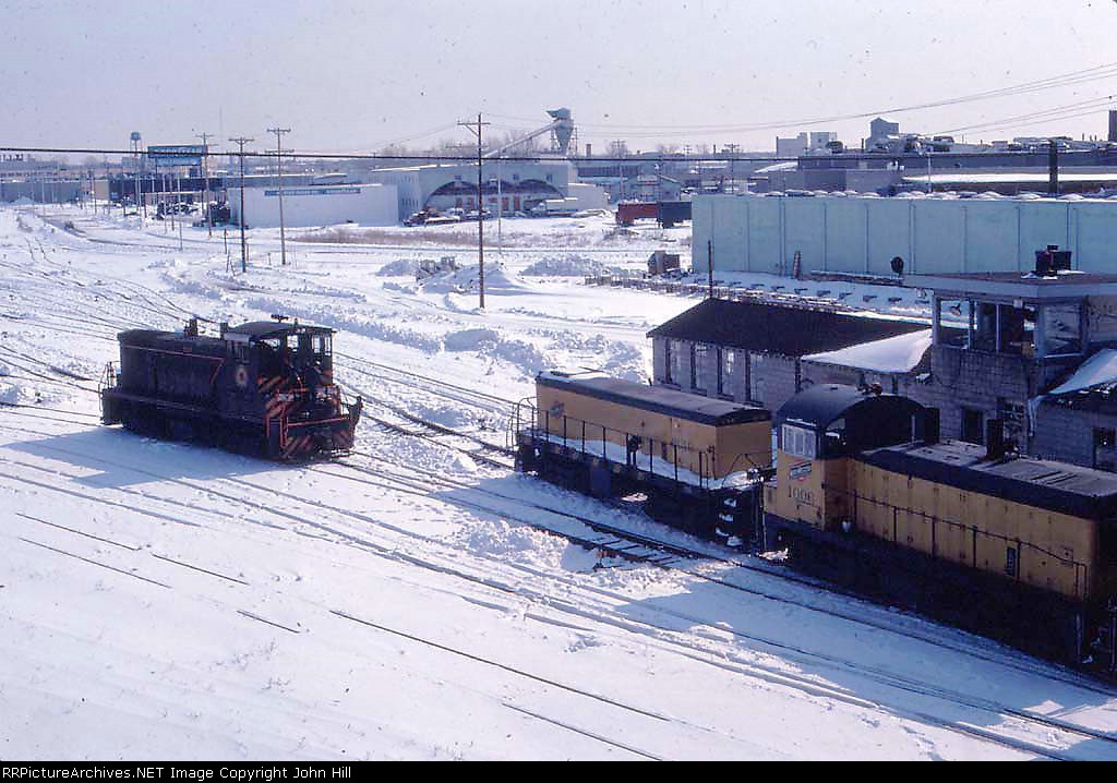 1037-17 CNW transfer delivers to the Minnesota Transfer Railway at Raymond Avenue
